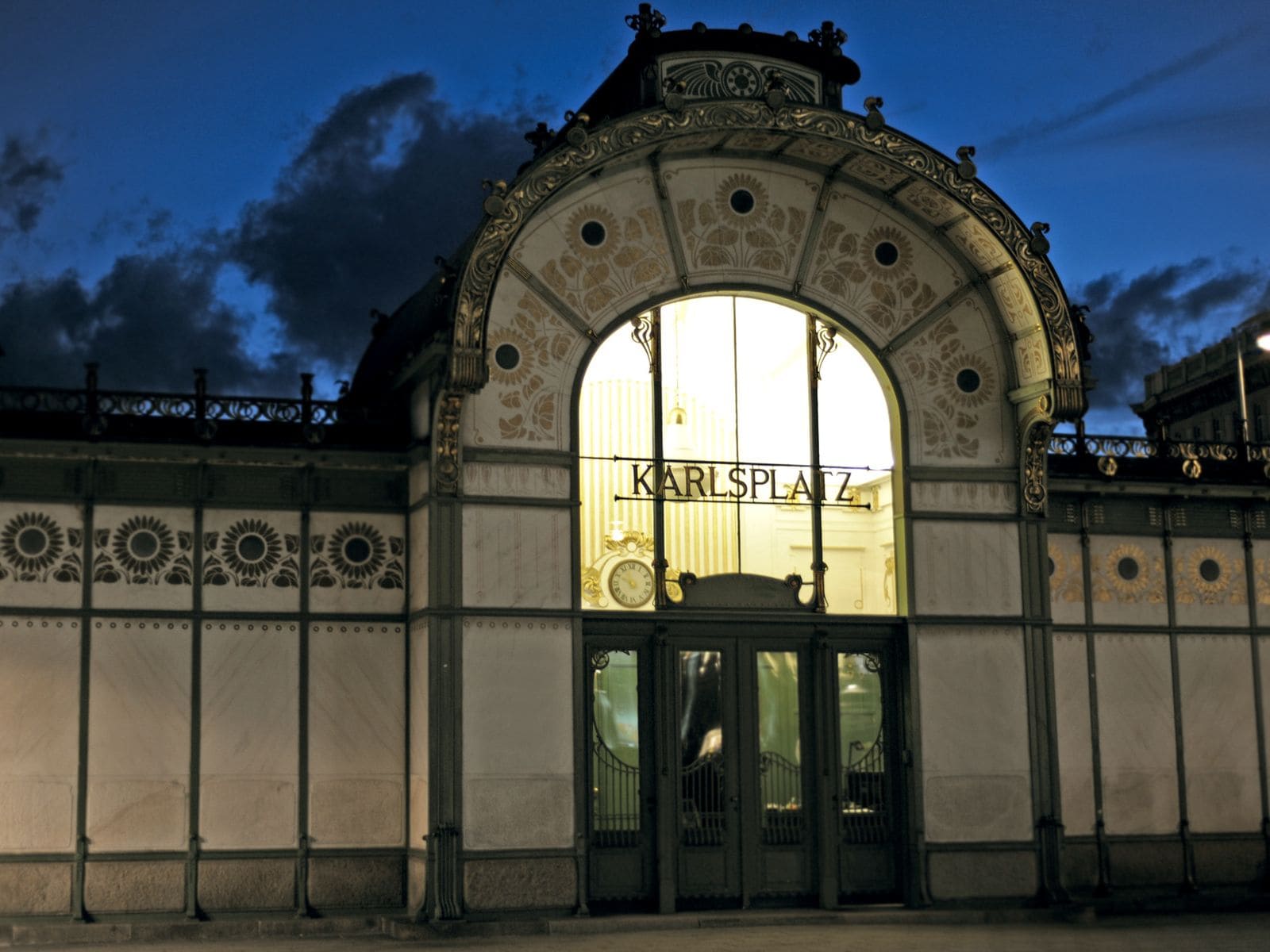 Karlsplatz e il Distretto di Wieden a Vienna: Cosa vedere nel 2025